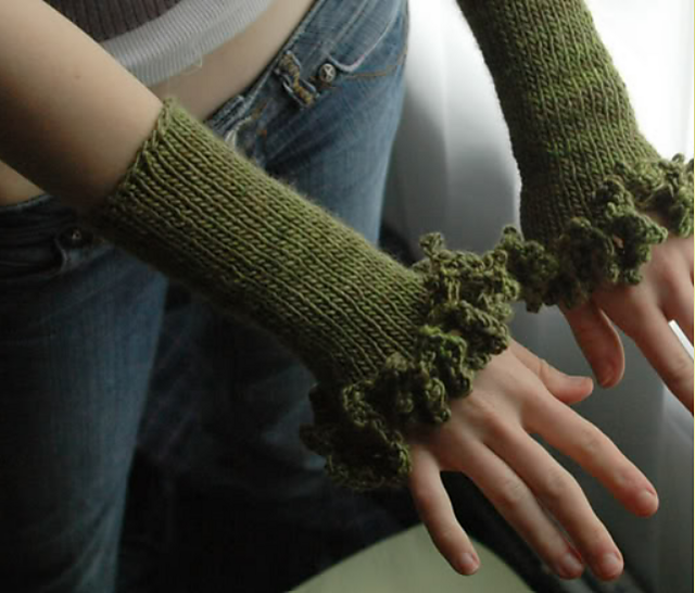 Ravelry: Salad Wristers pattern by Alex Tinsley