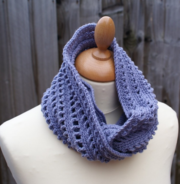 Ravelry: Track Stitch Cowl pattern by Sarah Freeman