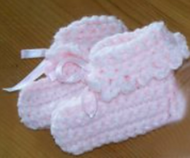 Ravelry: Nifty Newborn Booties pattern by kadamola