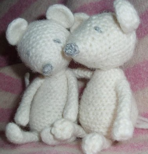 Ravelry: Amigurumi Mouse pattern by jilly-flowers
