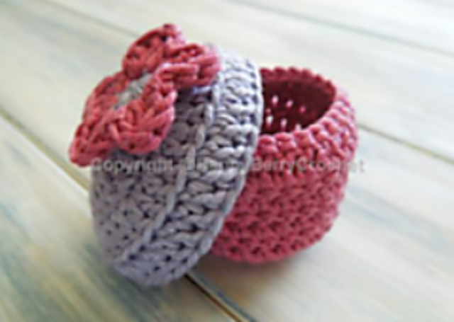 Ravelry: Small Gift Box pattern by HappyBerry