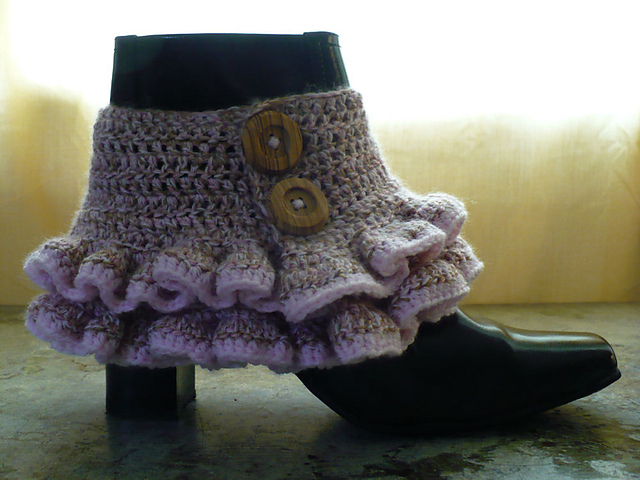 Ravelry: Victorian/Steampunk Ruffled Spats pattern by Rhonda Rowley