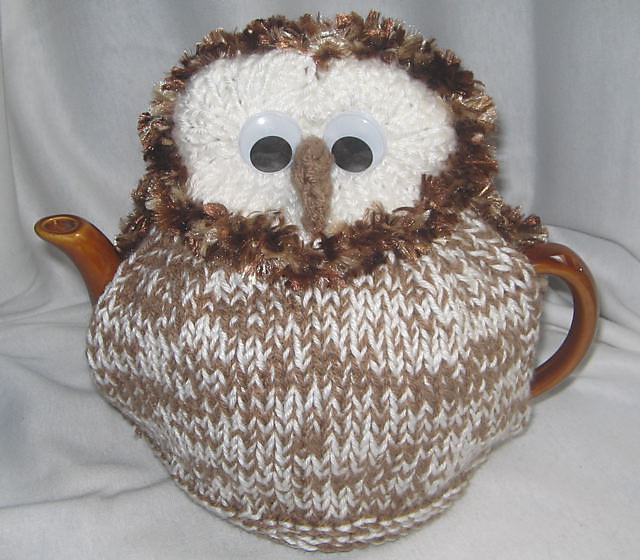 Ravelry: Barn Owl Tea Cosy pattern by Rian Anderson