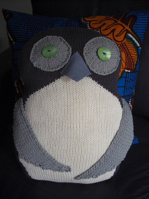 Ravelry: Owl Cushions pattern by Hamlyn Publishing Group