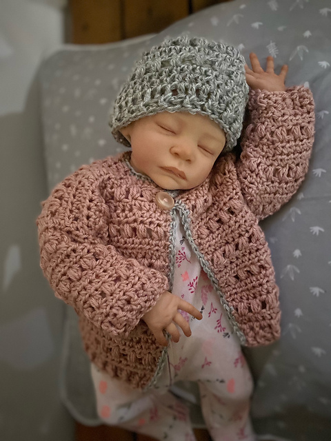 Ravelry: Tegan's Chunky Baby Cardigan pattern by Renee Myles
