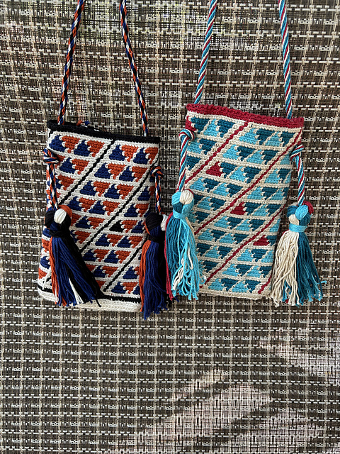 Ravelry: Mochila Phone Bag pattern by Robin Kline