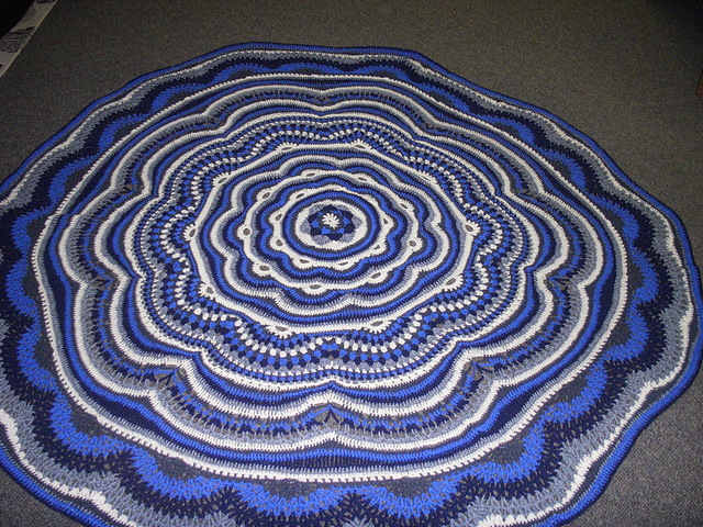 27 Eyecatching Crochet Mandala Patterns for Blankets (free!) - Little ...