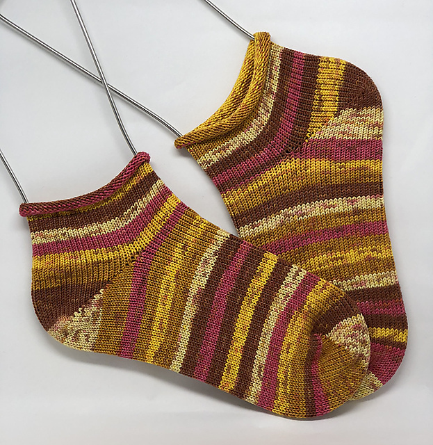 Ravelry: CSM Roll Tops pattern by Rosalyn Keys