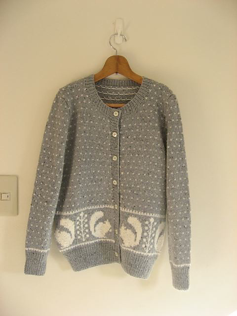 Ravelry: squirrel pattern cardigan pattern by Yoko Hatta (風工房)