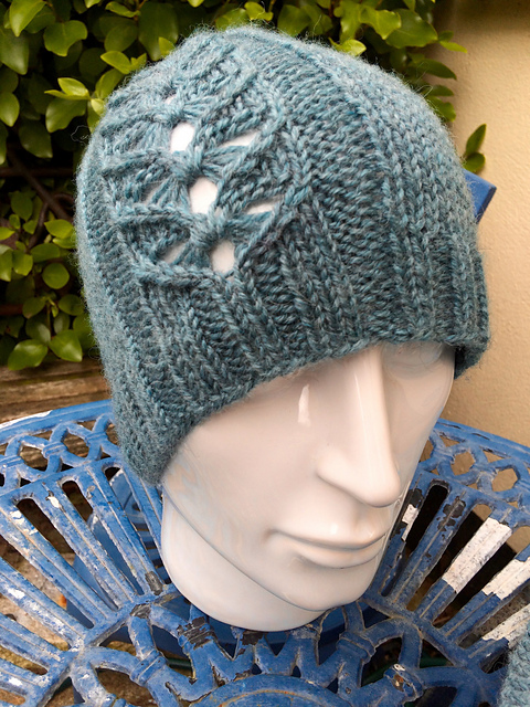 Ravelry: rosyretro's YUMI Hat *Test Knit*