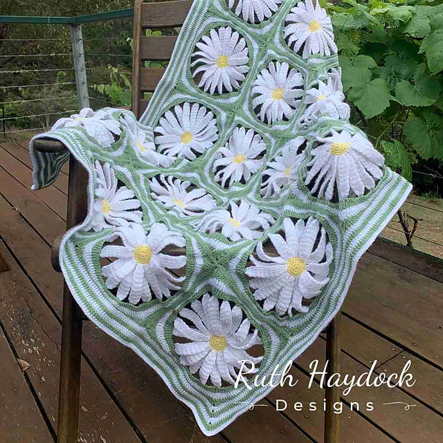 Ravelry: Giant Daisy Granny Square pattern by Ruth Haydock