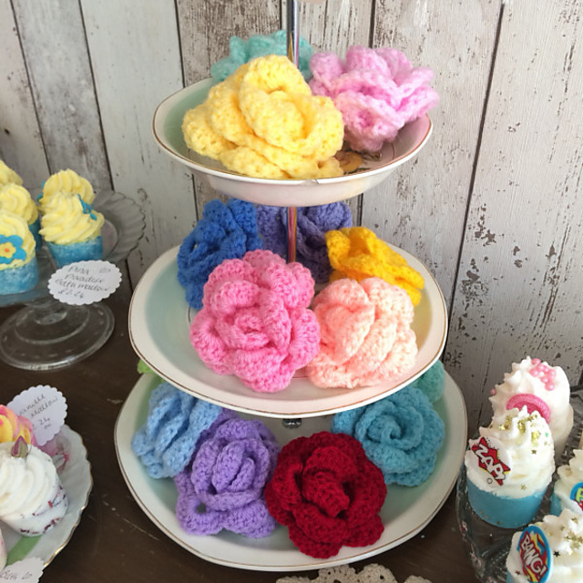 Ravelry: Rosey Brooch pattern by Sapphire Cameron