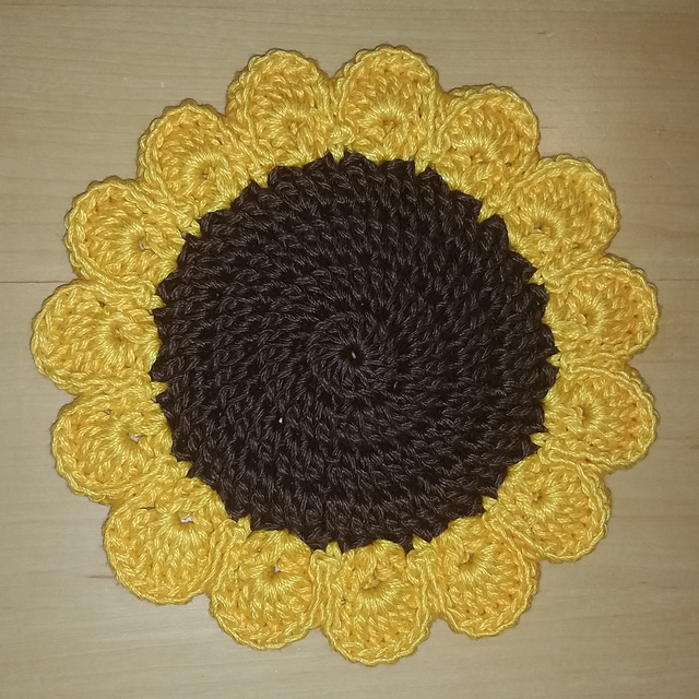 Ravelry: Sunflower Trivet pattern by Samantha Attanasio