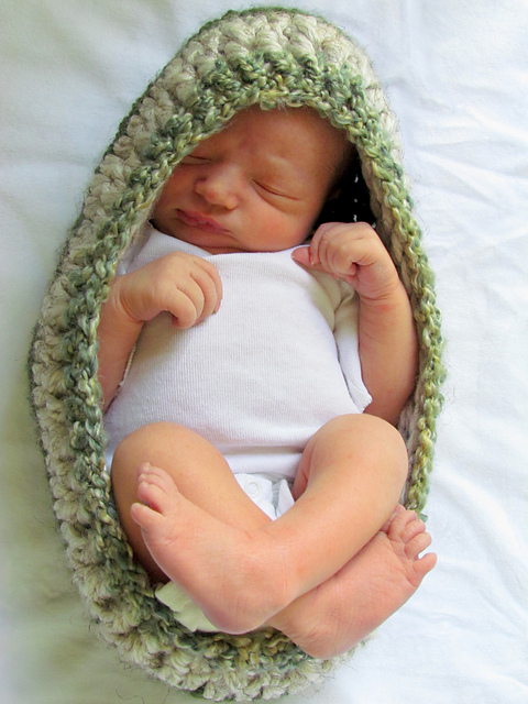 Ravelry: Newborn Cocoon pattern by Laura Hooker