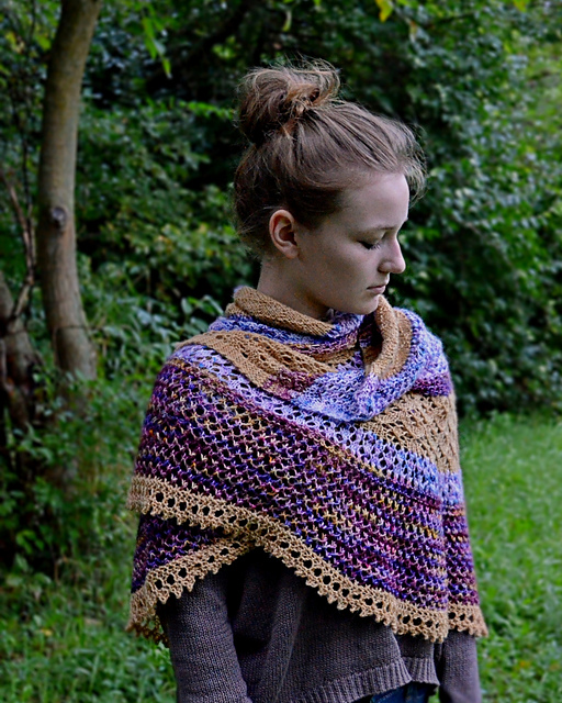 Ravelry: Turas Mara Shawl pattern by Samantha Troia