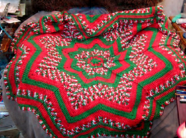 Ravelry: Starpoint Christmas Round Afghan pattern by Herrschners