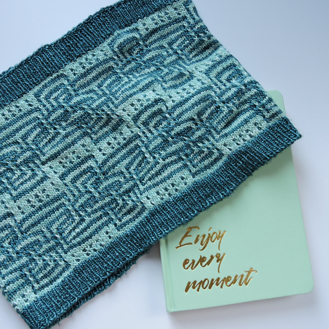 Ravelry: Uisneach Cowl pattern by Sandra Conway