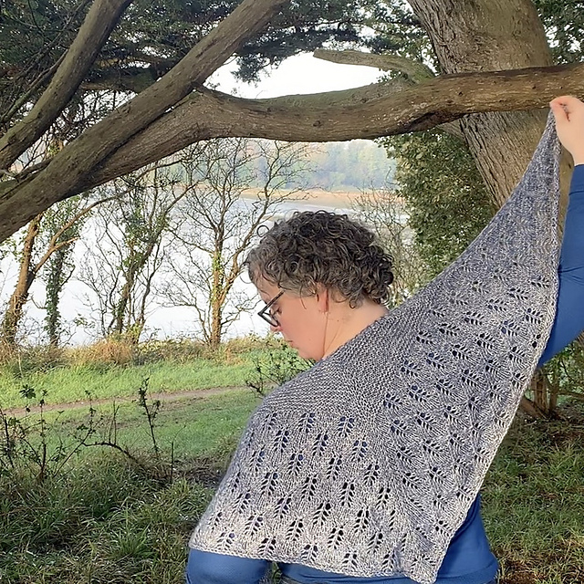 Ravelry: Barróg Shawl pattern by Sandra Conway
