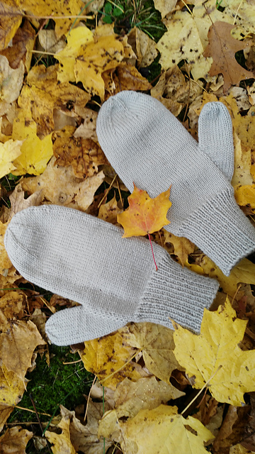 Ravelry: Aunt Ethel's Vintage Mittens pattern by Sarah B