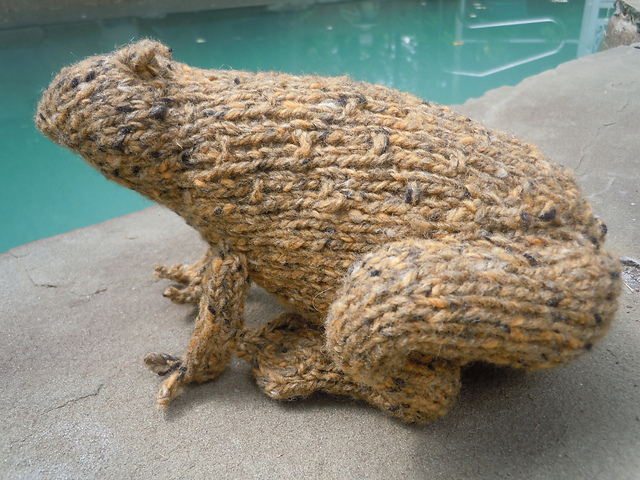Ravelry: Tweed Toads pattern by Sara Elizabeth Kellner
