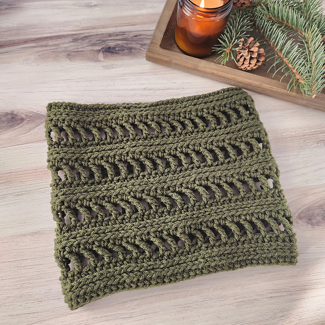 Ravelry: Sequoia Cowl pattern by Sarah Gross