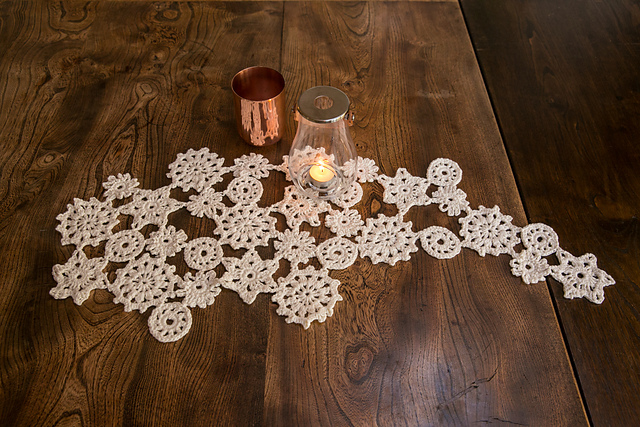 Ravelry: Table runner pattern by Sarah Hatton