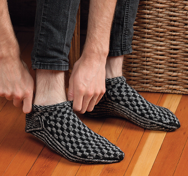 Ravelry: Men's Gray Slippers pattern by Laura Farson
