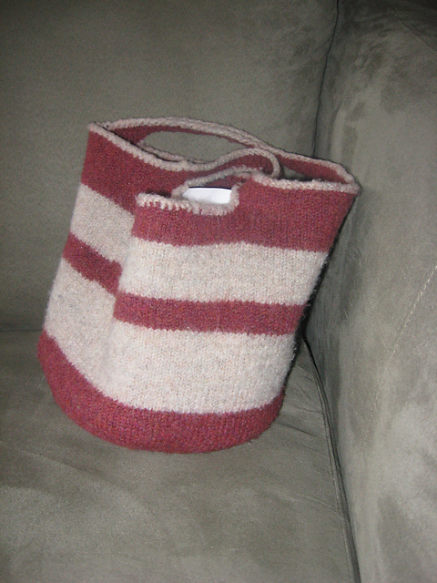 Ravelry: Knitted then Felted Bag pattern by Panda Yarns