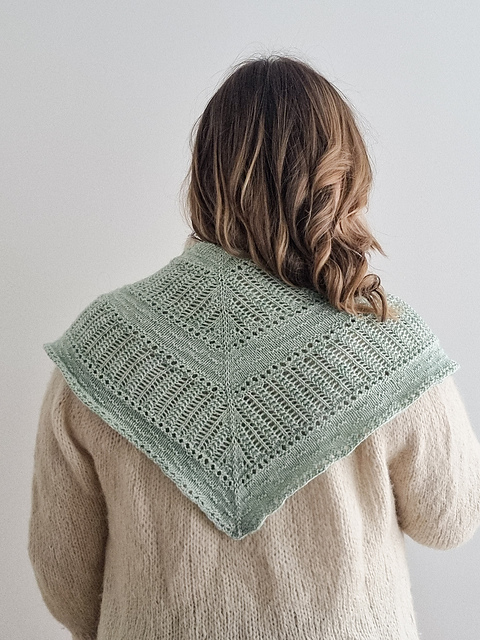 Ravelry: Tiny shells shawl pattern by Sari Nordlund
