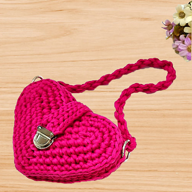 Ravelry: A Crochet Heart Bag pattern by Noha