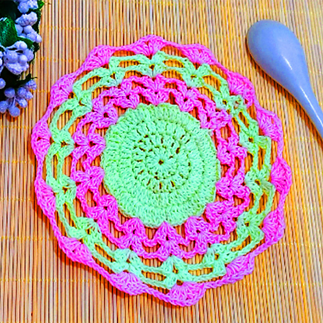 Ravelry: A crochet round coaster pattern by Sawsanna Mo
