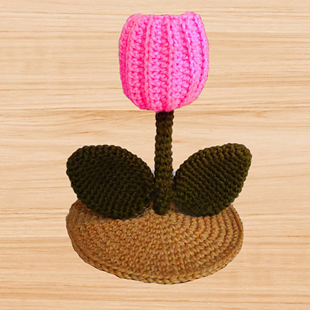 Ravelry: Tulip Flower phone stand pattern by Noha