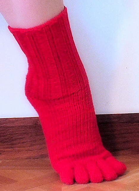 Ravelry: Toe Socks pattern by Scarlett Royale