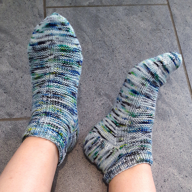Ravelry: Surfing Socks pattern by Schibot Garne
