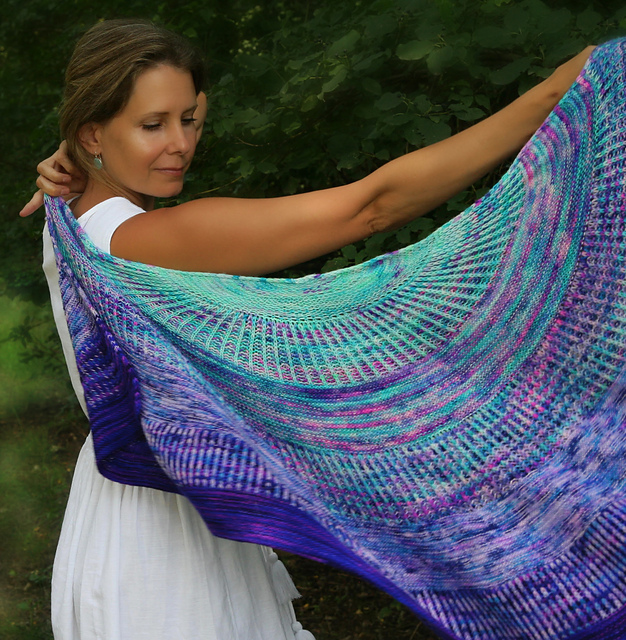 Ravelry: Brioche Shell Shawl pattern by schneckenstrick
