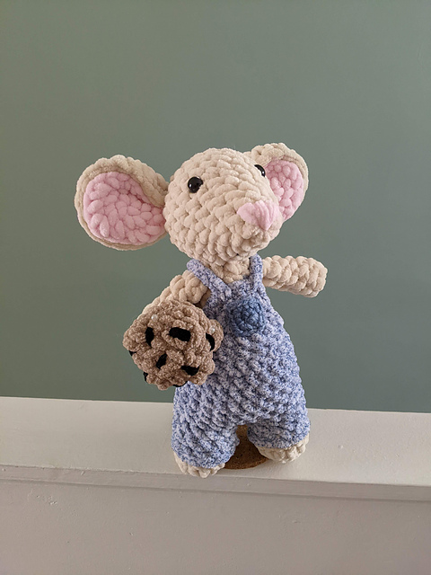 Ravelry: Cookie the Mouse pattern by Natalie Axon