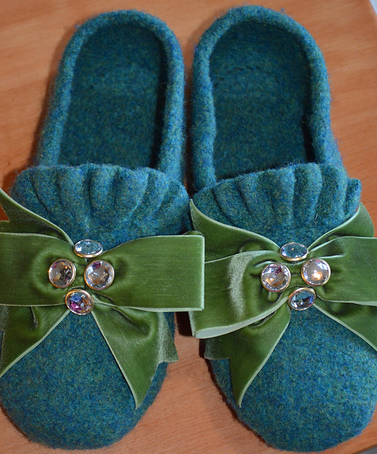 Ravelry: Twinkle Toes Slippers pattern by Mary Scott Huff