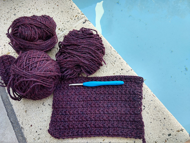 Ravelry: To Go Yarn Bag pattern by 4Elli