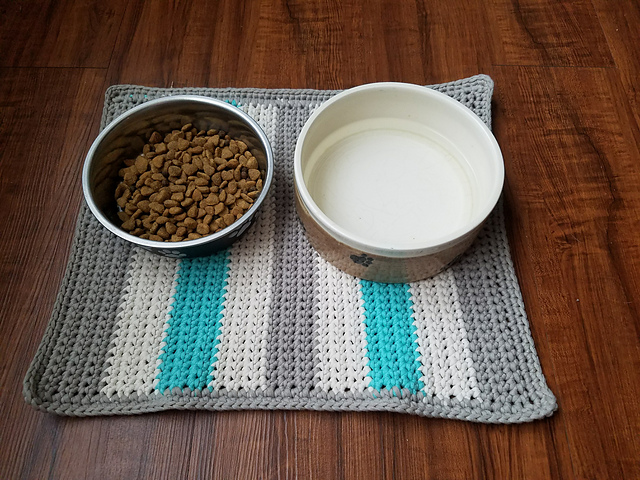 Ravelry: Simply Striped Pet Placemat pattern by Sarah Blackston