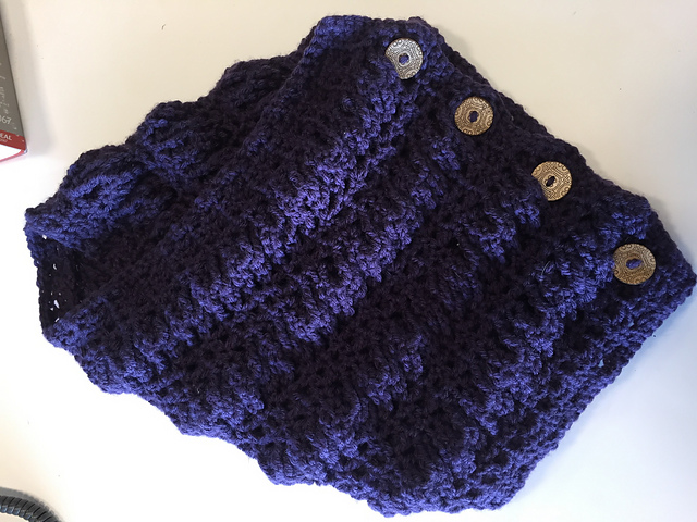 Ravelry: sedubose's Gwenyth's Cable Stitch Button Cowl