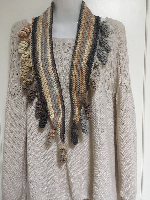 Ravelry: Pine Cones Scarf pattern by Serena Glynn