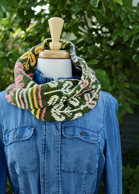 Ravelry: Scandi Bloom DK Weight Cowl pattern by Heather Best