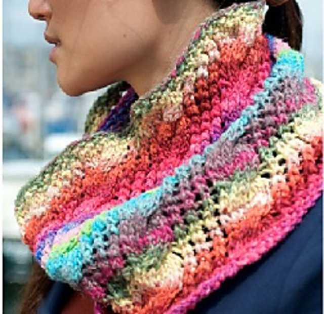 Ravelry: Taiyo Cowl pattern by Lesley Parkin