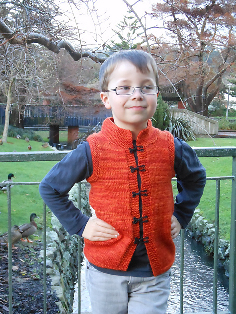 Ravelry: Shinobi pattern by Sarah Ronchetti