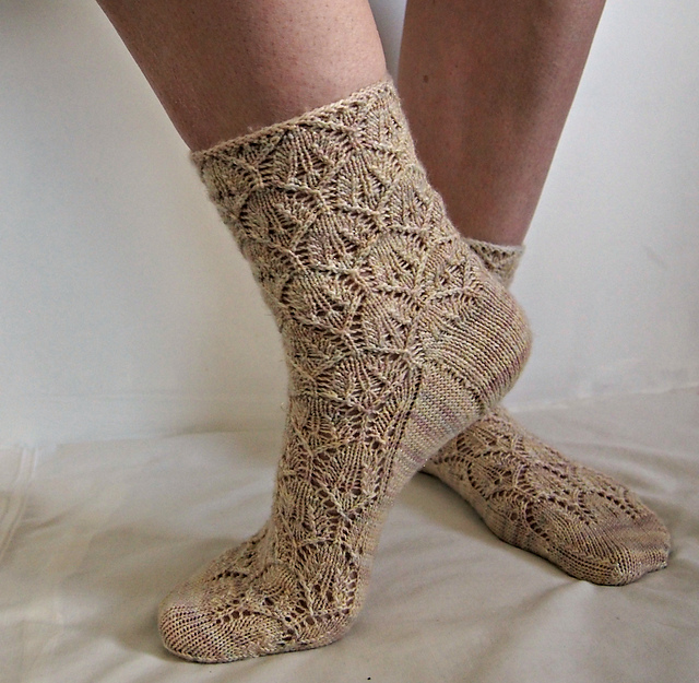 Ravelry: Fans for Cleopatra pattern by Sarah Ronchetti