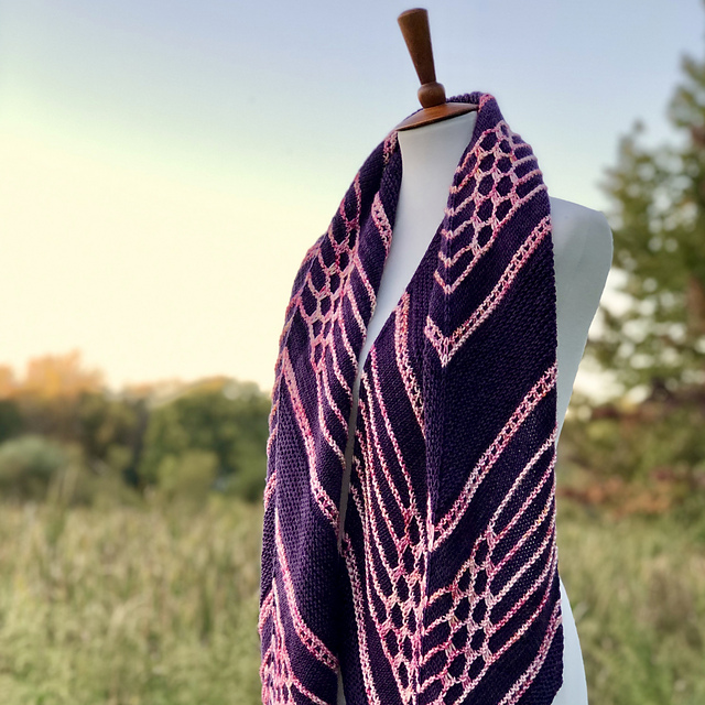 Ravelry: Bee Loved pattern by Jennifer Weissman