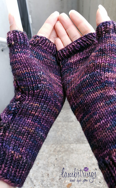 Ravelry: Lambstrings' Spira Mitts (er...almost)