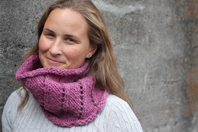 Ravelry: Walzer Cowl pattern by Shannon Squire