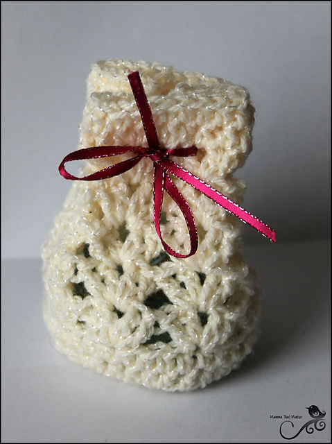 Ravelry: Shell Stitch Bag or Jar Cover pattern by Myshelle Cole