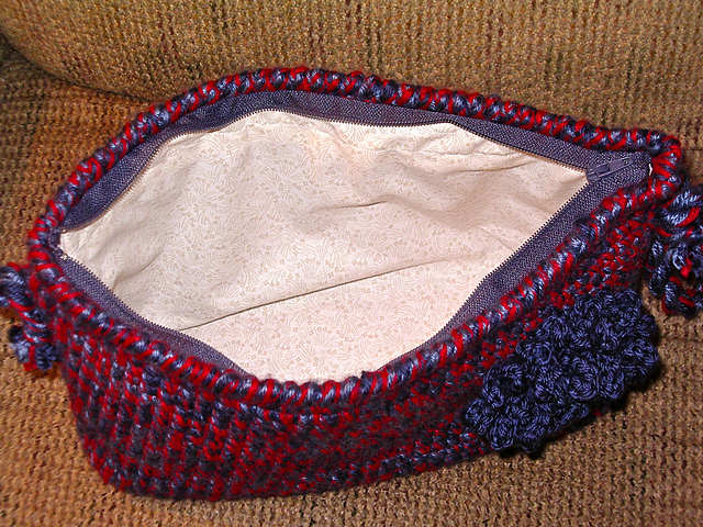 Ravelry: sheltiewalker's red/blue purse